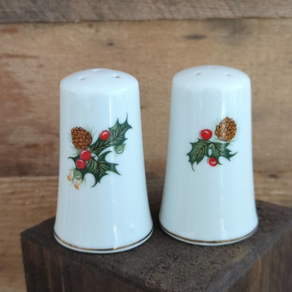 unknown | Dining | Vintage Holiday Holly Pine Cone Salt And Pepper ...